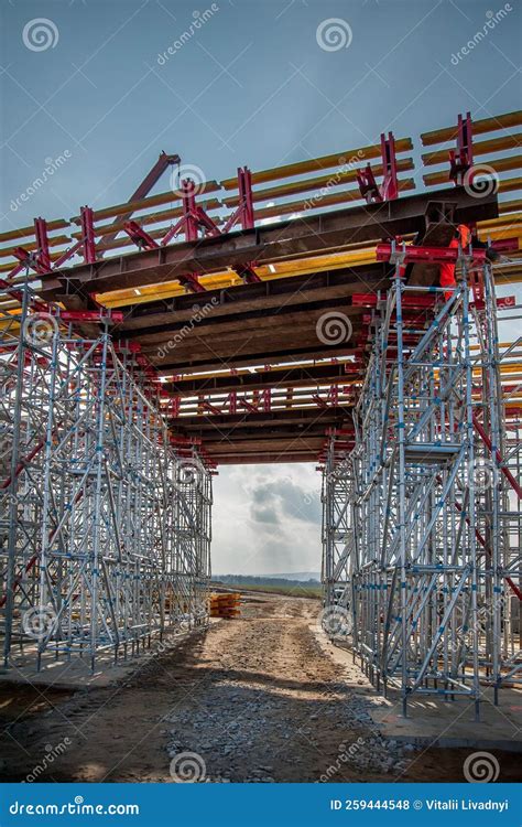 Beam Transom System And Scaffolding Stock Photo Image Of Horizontal Column 259444548