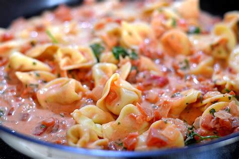 Tortellini With Tomato Cream Sauce Theveglife