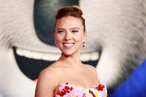 Scarlett Johansson Showed Sexy Legs At The Premiere Of Sing 2 15 Photos Video The Fappening