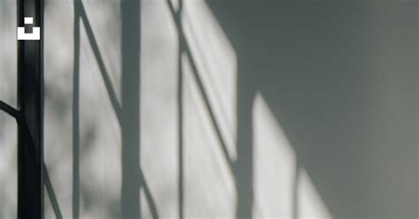 흰색과 검은 색 창 커튼 사진 Unsplash의 무료 내부 이미지