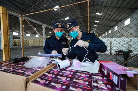 海关在出口货运渠道查获侵权电吹风机878件