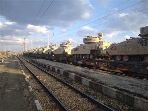 ФОТОБОМБА Тежка военна техника пътува с влакове за Украйна през България Информационна