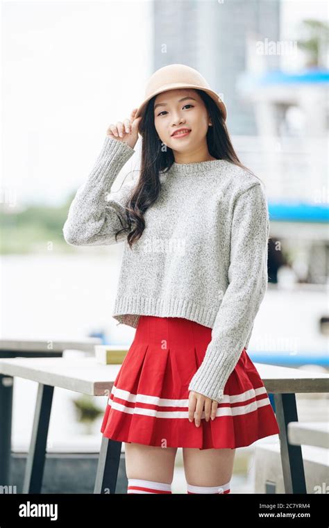 Asiatin Im Minirock Fotos Und Bildmaterial In Hoher Aufl Sung Alamy