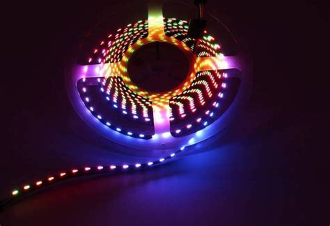 Rgb Barvni Led Trakovi So Z Led Alu Profili Zaščiteni