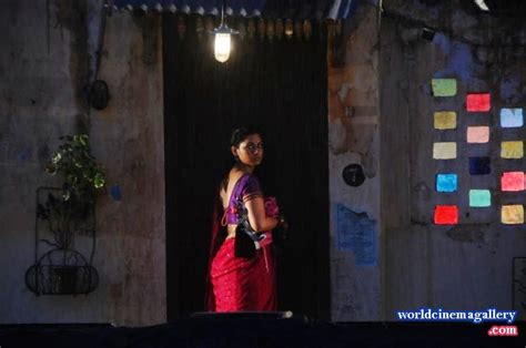 Pooja Umashankar Hot Saree Stills From Vidiyum Mun Movie