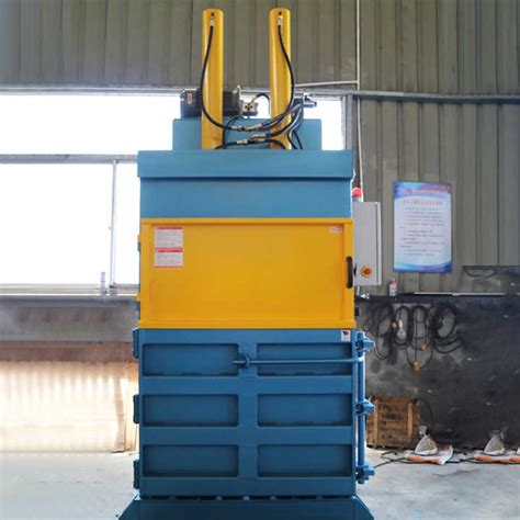 Wast Plastic Bottle Compactor Vertical Hydraulic Cardboard Carton Pressing Baling Baler Machine