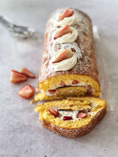 Strawberry Swiss Roll Gemini Bakes