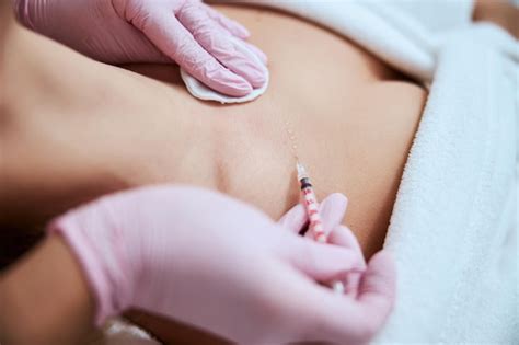 Premium Photo Woman Getting A Subcutaneous Injection In A Beauty Clinic