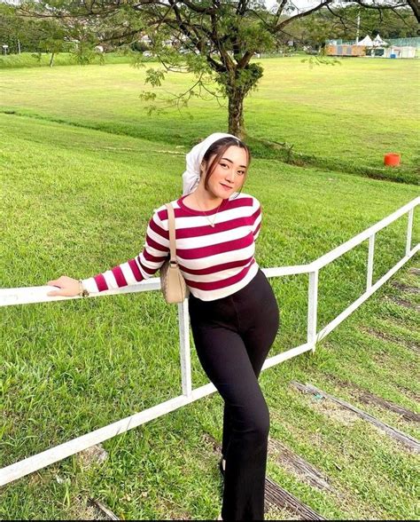 Pin By Molay On Lim Modern Hijab Fashion Beautiful Muslim Women Muslim Women