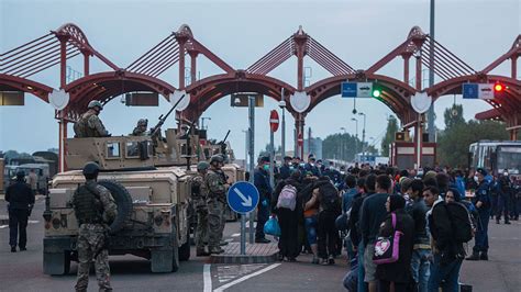 Австрия изпрати 60 военни в Унгария за ограничаване на миграцията по границата със Сърбия