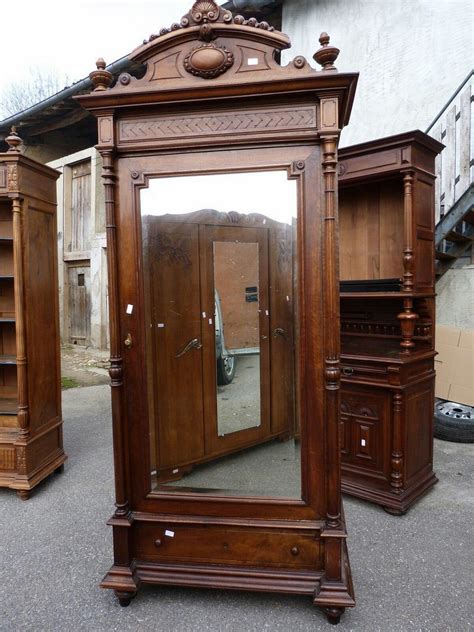 Pretty Decor Mirrored Armoire Furniture