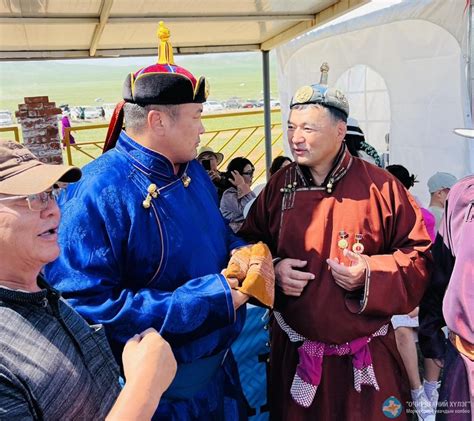 ОЧИРВААНИЙ ХҮЛЭГ МСУХолбоо Төв аймгийн Сэргэлэн сумын түүхт 100 жилийн ойн үндэсний бөхийн