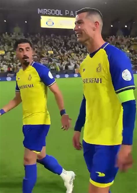 داريو النصر On Twitter فرحة وتحية الاسطورة للجماهير 💛💛💛💛💛💛💛 T