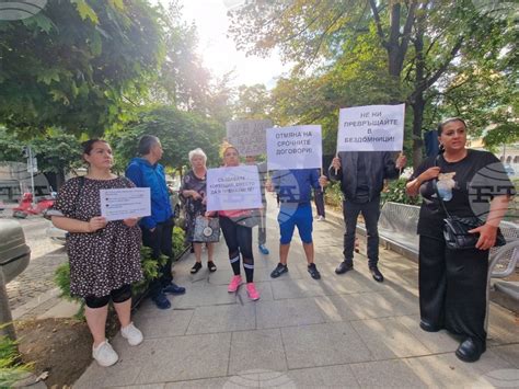 БТА Наематели се събраха на протест срещу нова наредба за общинските жилища пред Столичната