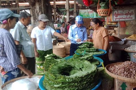 အောင်လံမြို့၌ စားသုံးသူရေးရာအဖွဲ့သည် မြို့မဈေးအတွင်းရှိ ကွမ်းသီးနှင့်ကွမ်းယာပစ္စည်းများ ဥပဒေပ