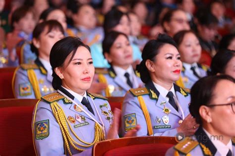 Хилчин эмэгтэйчүүд Соёлын төв өргөөнд чуулж байна