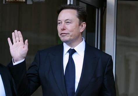 فرارو عکس ایلان ماسک تهدید جهانی اش را علیه رونالدو عملی کرد