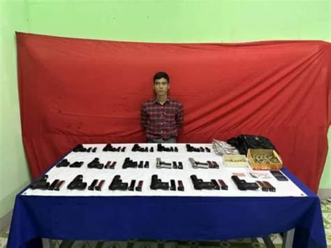 ဝေါမြို့နယ်ရှိ X Ray စက်တွင် ယာဉ် ၁ စီးပေါ်မှ ပစ္စတိုသေနတ် ၁၆ လက်အပါ လက်နက်ခဲယမ်းများ ဖမ်းဆီးရရ