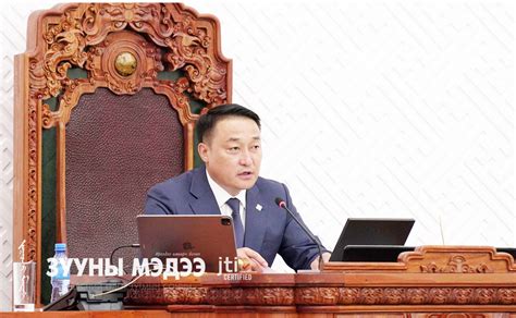 УИХ ын дарга Д Амарбаясгаланд хэн хэн зөвлөдөг вэ