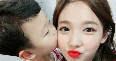 트와이스 나연 볼에 대박이가 뽀뽀 세례 퍼부은 이유