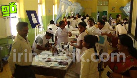 විදුහල්පති සිසුන්ට පොලිතින් සහ පත්තර කවයි සිසුන් දෙදෙනෙක් රෝහල්ගත කරයි Iri News