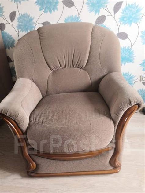 Продам диван и два кресла светлое дерево гостиная б у в наличии Цена 8 000₽ во Владивостоке