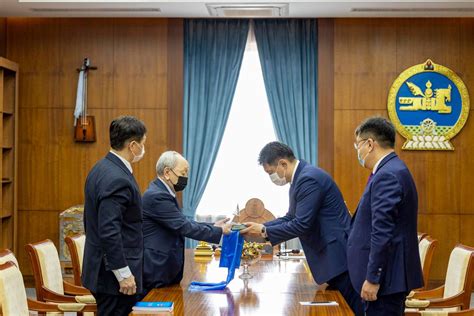 ҮХЦ ийн дарга Н Чинбат Ерөнхийлөгч У Хүрэлсүхэд бараалхлаа Eguur Mn