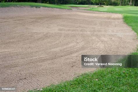 골프 코스 모래 구덩이 벙커 미적 배경 어려움에 대한 골프 대회의 장애물로 사용되며 아름다움을위한 코스에서 떨어집니다 0명에 대한 스톡 사진 및 기타 이미지 Istock