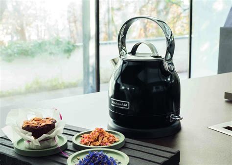 Kitchenaid Kek1222 Electric Kettle Has A Removable Limescale Filter Gadget Flow