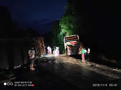 Dvb ကထိန်ခင်းရန်သွားသည့်ဘတ်စ်ကား သပိတ်ကျင်းတွင် တိမ်းမှောက်၊ လူ ၁၃