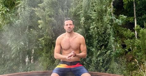 Κωνσταντίνος Αργυρός Στιγμές χαλάρωσης μέσα στο τζακούζι Φωτογραφίες