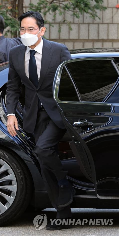 재판 출석하는 이재용 회장 연합뉴스