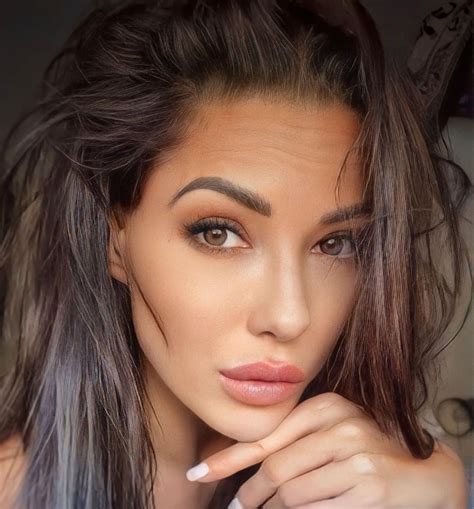 Alexa Tomas Bio Age Height Wiki Models Biography
