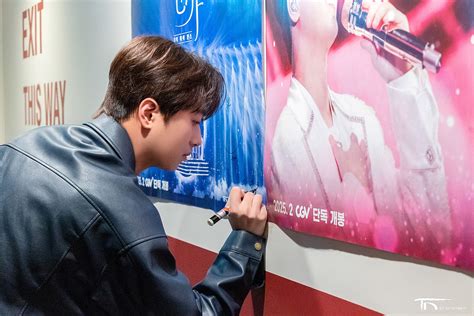 더쿠 방송에서 보는 이찬원과 살짝 다른 느낌의 이찬원 비하인드 사진 모음