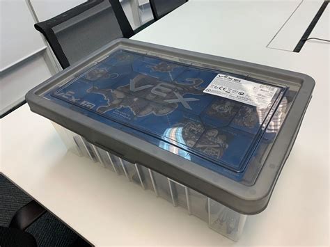 VEX IQ Robotics Starter Kit with Controller 興趣及遊戲 玩具 遊戲類 Carousell