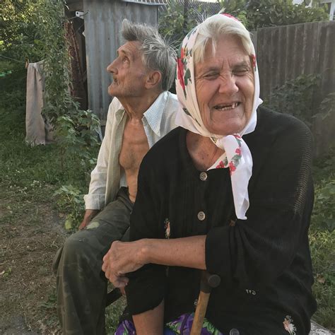 Подобається коли у дворі та городі порядок і задумалась про те як важко працювати в селі Це ж