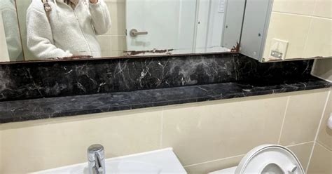 입주 청소를 진행하면서 전반적으로 깔끔하게 청소해 주셨고 세심한 부분까지 신경 써 주셔서 감사했습니다 바닥 창틀 화장실 등 기본적으로 신경 써야 할 부분들은 꼼꼼하게