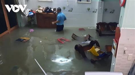 Mưa Lớn Kéo Dài Cả Ngày Người Dân Đà Nẵng Chật Vật Trong Biển Nước Saostarvn