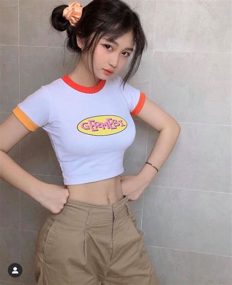 Nữ Sinh Cần Thơ 18 Tuổi Mặc áo Dài Trắng Chiết Eo đẹp Như Tiên Giáng Trần Người đẹp Việt