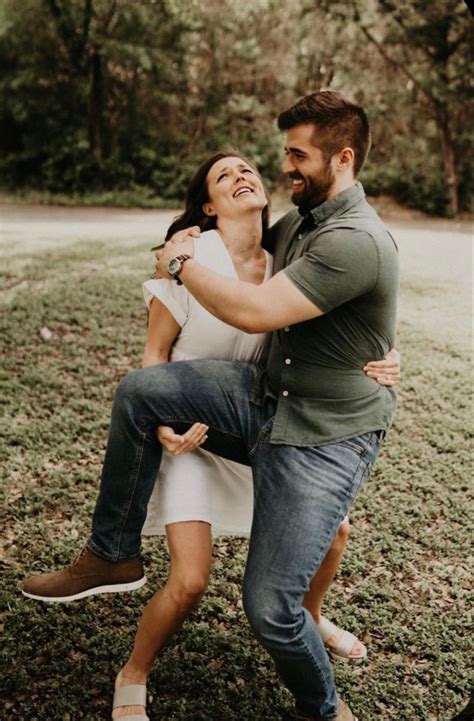 Silly Pose Couple Engagement Pictures Engagement Photo Poses Fun