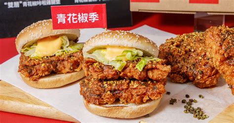 臭豆腐漢堡太強了貳樓X彭園打造全新中西合併新菜色東方手工剁椒臭豆腐漢堡及古傳藤椒芝心歐姆蕾中西交融挑戰味蕾新體驗