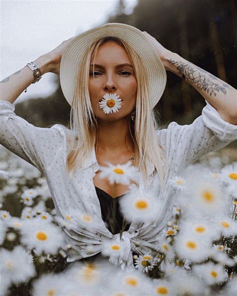 В ромашковом поле букет ромашек Фотограф Ромашки Портрет