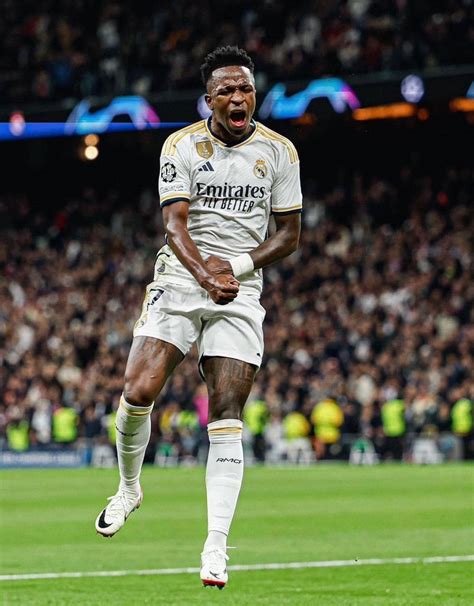 ريال مدريد يفوز 4 1 على برشلونة ويتوج بالسوبر الإسباني صور