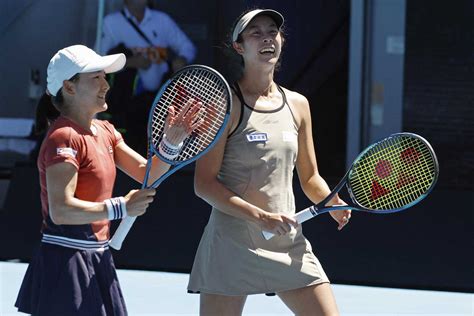 写真 1 2枚全豪オープンテニス女子ダブルスで決勝進出を果たした青山修子選手左と柴原瑛菜選手 APアフロ MANTANWEB