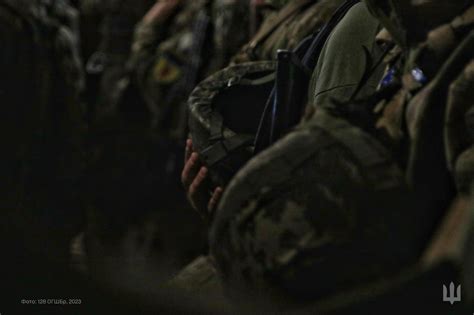 Українські військові до біса втомлені а Зеленський не перевів країну на бойовий лад