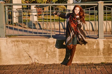 Redheads In The Fall Scrolller