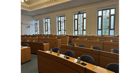 Общинските съветници в София ще пият вода от лични бутилки за да пазят природата