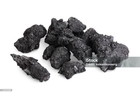 클리핑 경로와 전체 심도의 필드 깊이와 흰색 배경에 격리 된 숯 입자 0명에 대한 스톡 사진 및 기타 이미지 0명 광물질 굽기 Istock