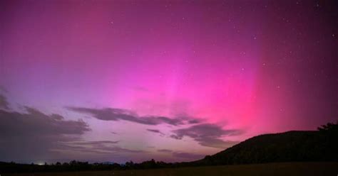 Spektakularen Severni Sij Prebarval Noč Tudi Pri Nas