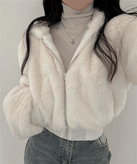 왕따뜻아방핏 보송 밍크퍼 크롭 후드집업 에이블리